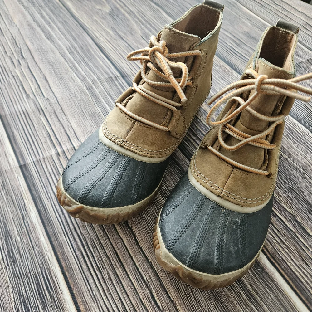 Sorel | Shoes | Sorel Tan And Black Duck Boots | Poshmark